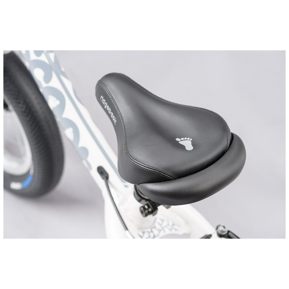 Ridgeback Scoot XL 14-Inch Balance Bike in White – Tikes Bikes